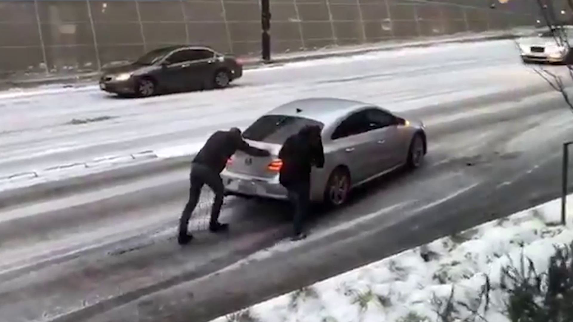 A Rare Snowy Monday for Seattle - WeatherNation